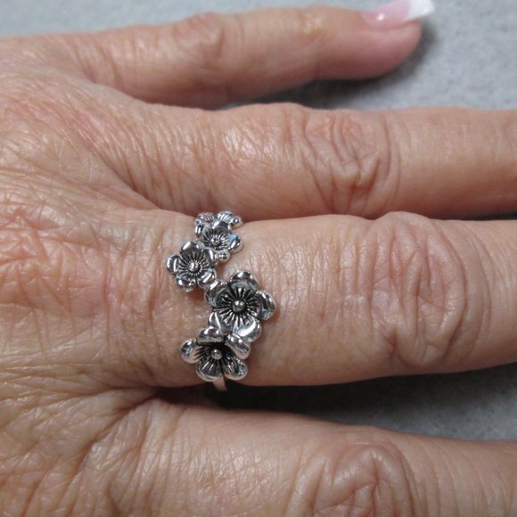 sterling ring | Jewelry | Dainty 925 Sterling Silver Flower Ring ...